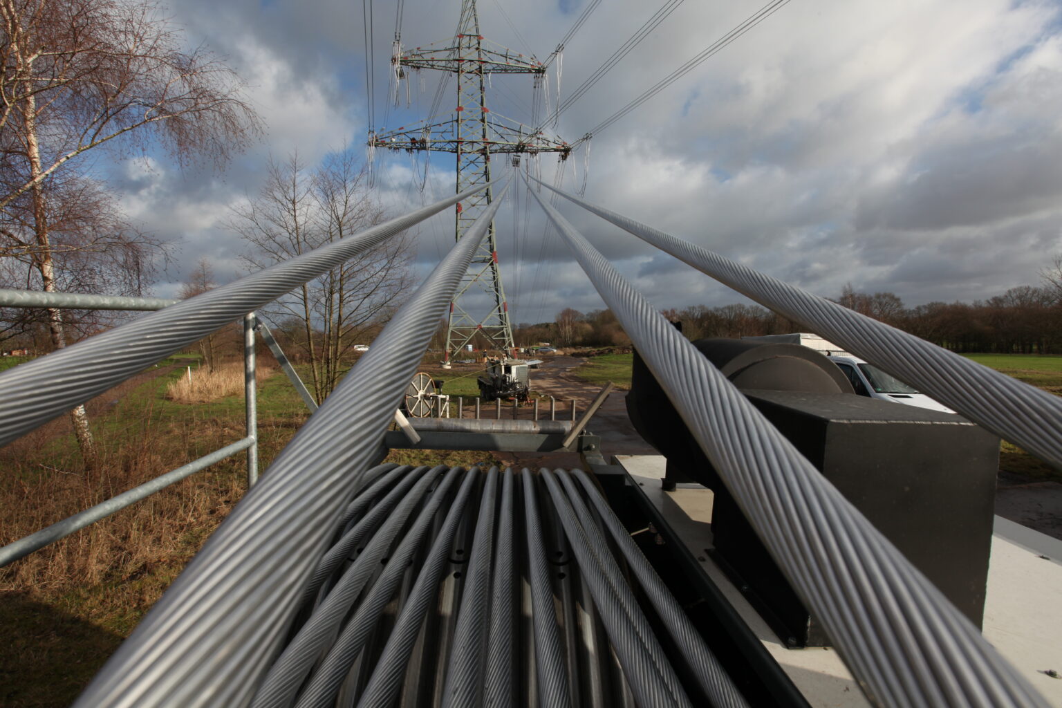 TenneT works with the specialists of EQOS Energie to render the power ...